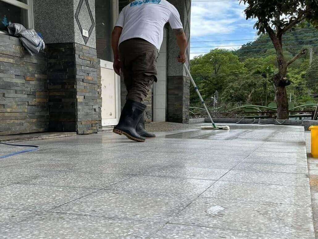 高雄市國民小學(一) - 龍旺品牌策略室內裝修有限公司 熊本防滑